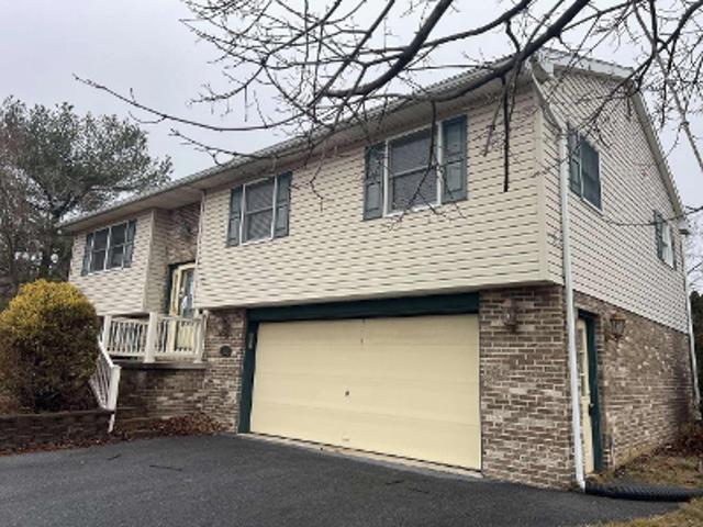 E Manor Dr
