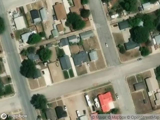 E Maple St