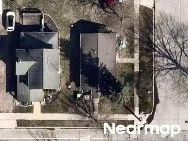 E Maumee St