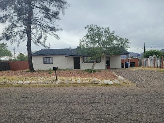 E Mcmillan Dr
