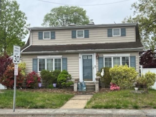 E Meadow Ave