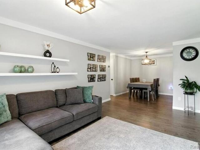 E Mile Rd Apt,warren, Condo For Sale