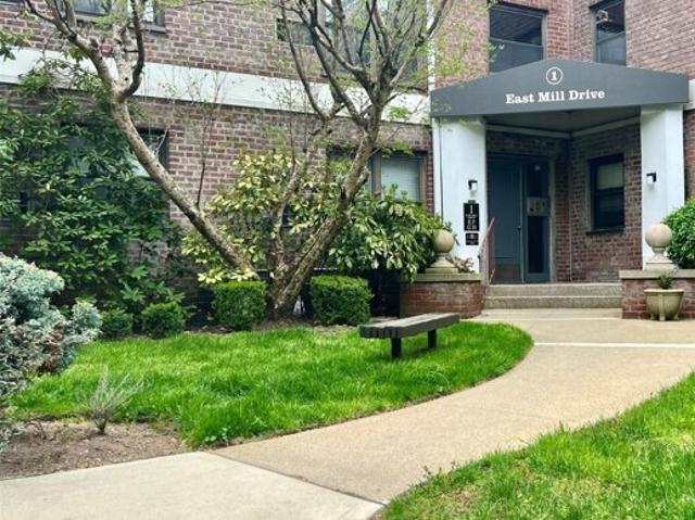 E Mill Dr Apt G, Great Neck, Property For Sale
