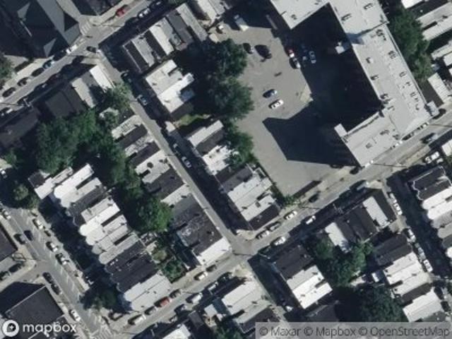 E Monmouth St