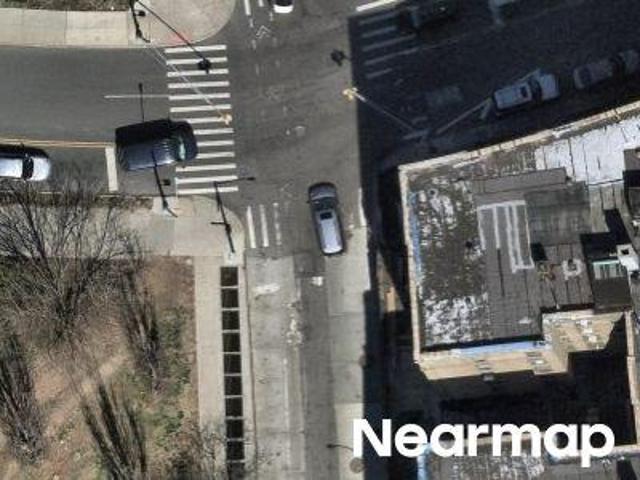 E Mosholu Pkwy N
