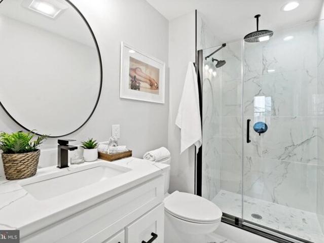 E Moyamensing St Unit B, Philadelphia, Flat For Sale