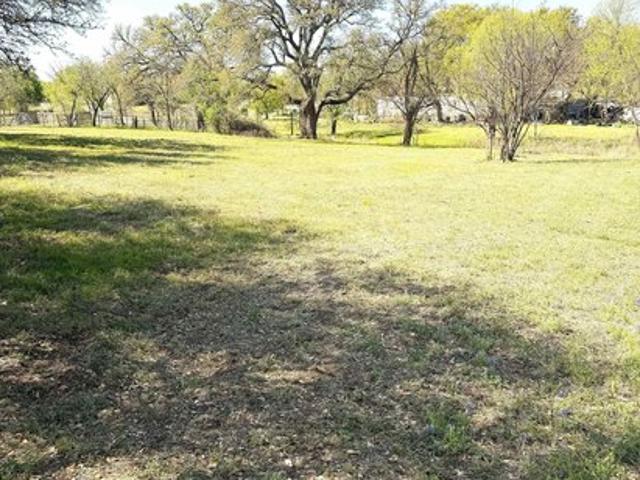 E Navarro St, Llano, TX 78643