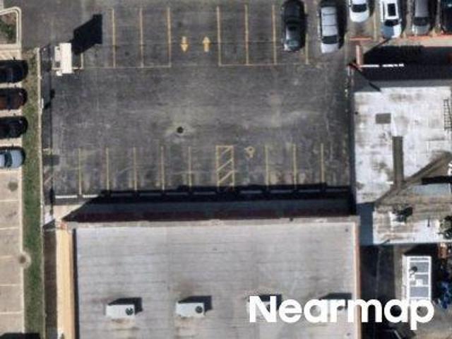 E North Ave