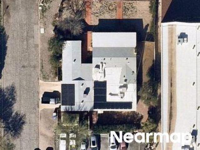 E North St