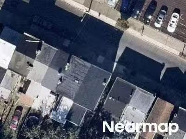 E Oak St