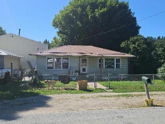 E Ockert St S