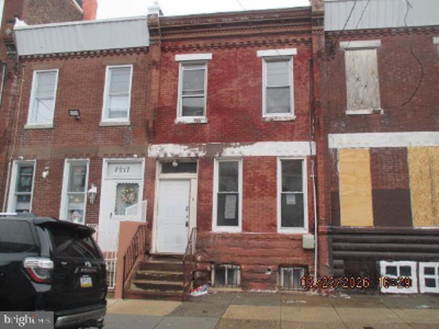 E Orleans St
