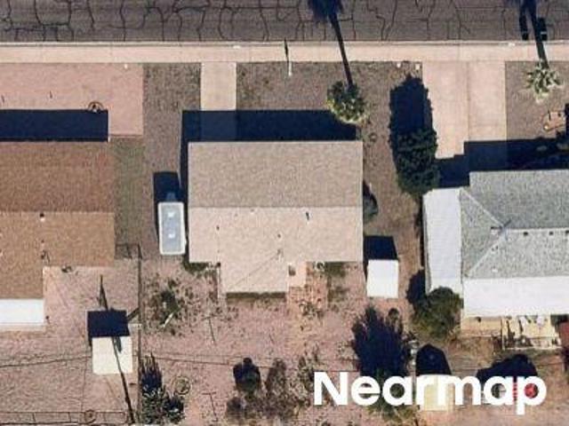 E Albany St