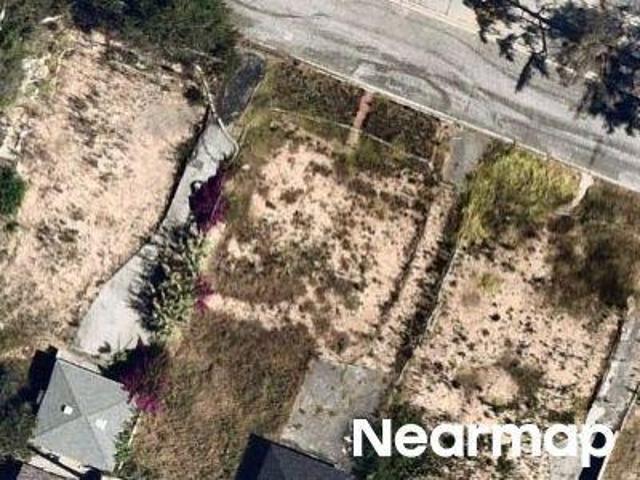 E Altadena Dr