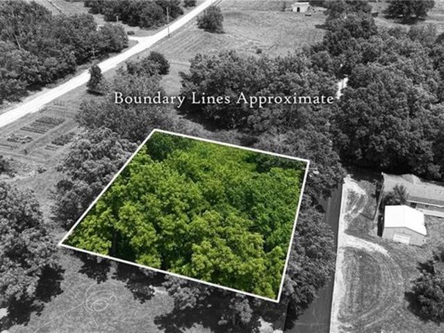 E Arthur St, Hamilton, MO 64644