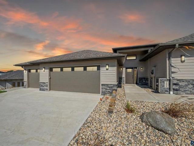 E Bull Pine Trl, Sioux Falls, SD 57110