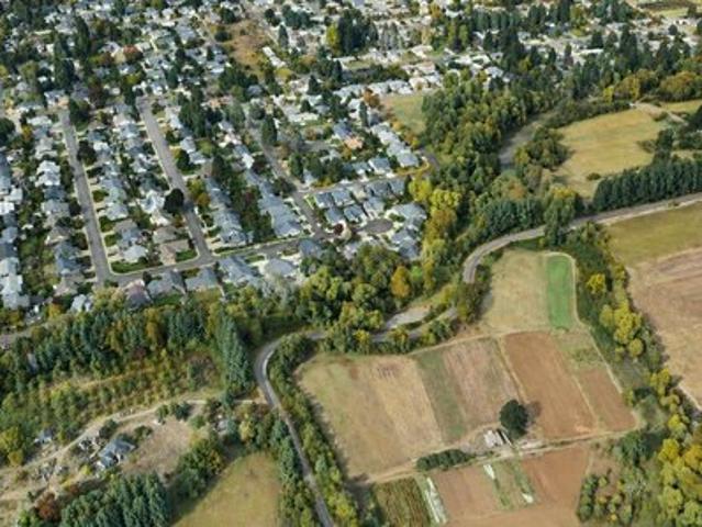 E Beacon Dr, Eugene, OR 97404