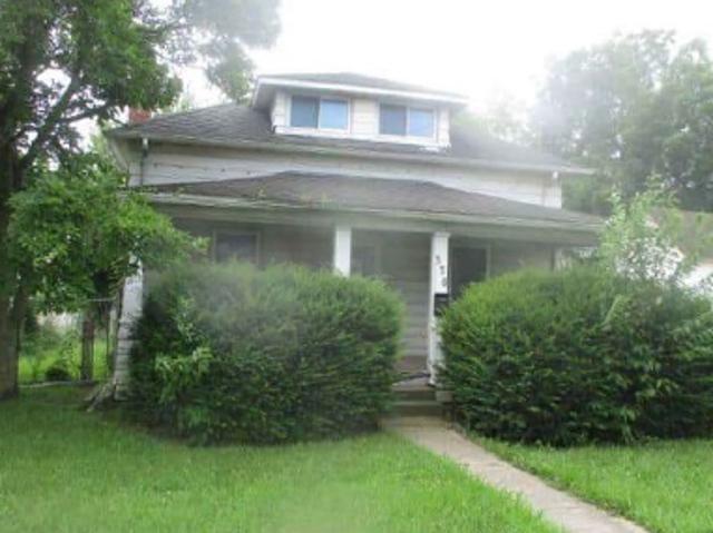 E Beecher St