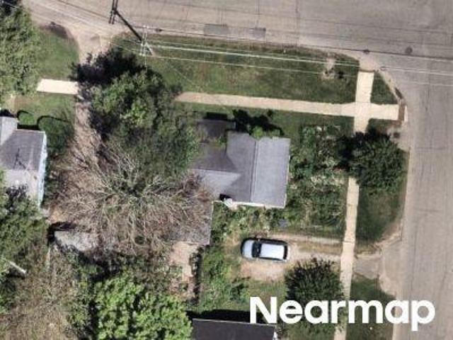 E Berrien St
