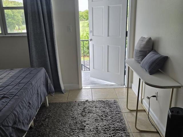 E Boca Raton Furnished Private Rooms for Rent