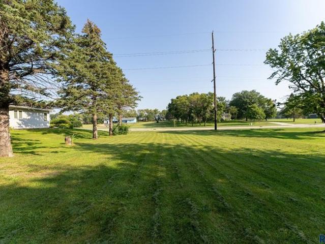 E Boynton Ave, Lennox, SD 57039