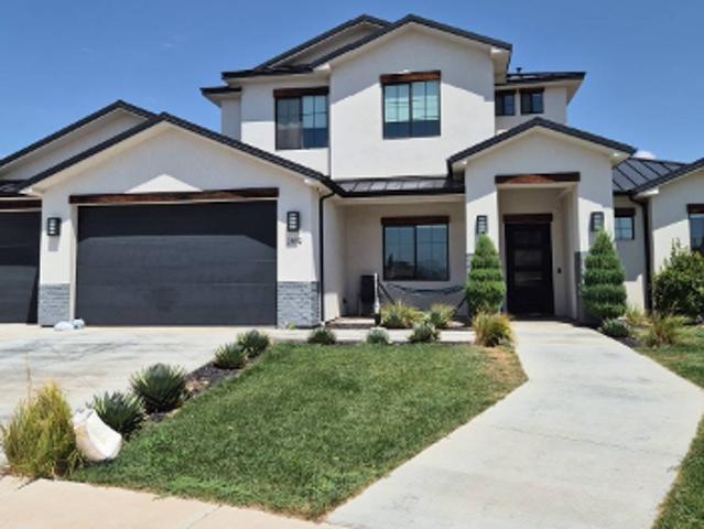 E Briarwood Dr