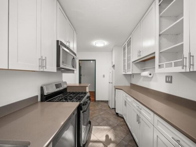 E Broadway Apt H, New York, Flat For Sale