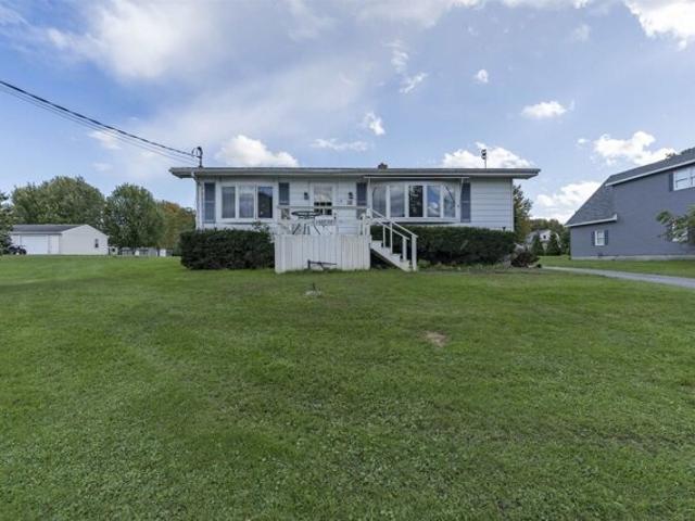 E Broadway St, Cape Vincent, Home For Sale