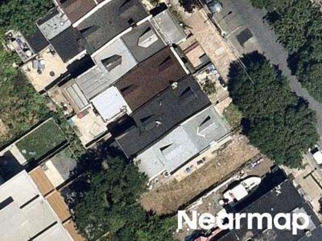 E Cambria St