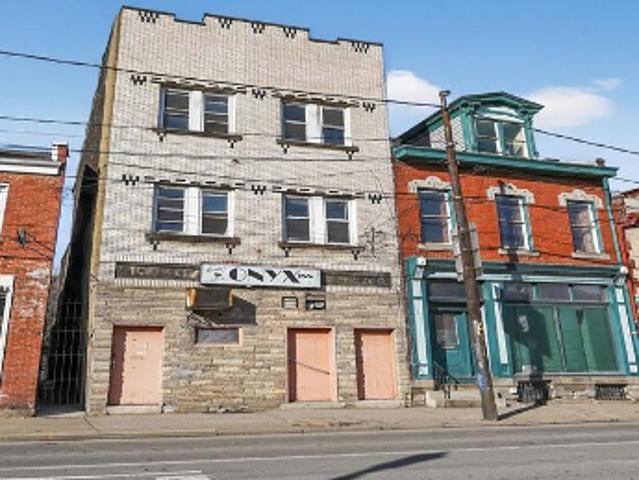 E Carson St