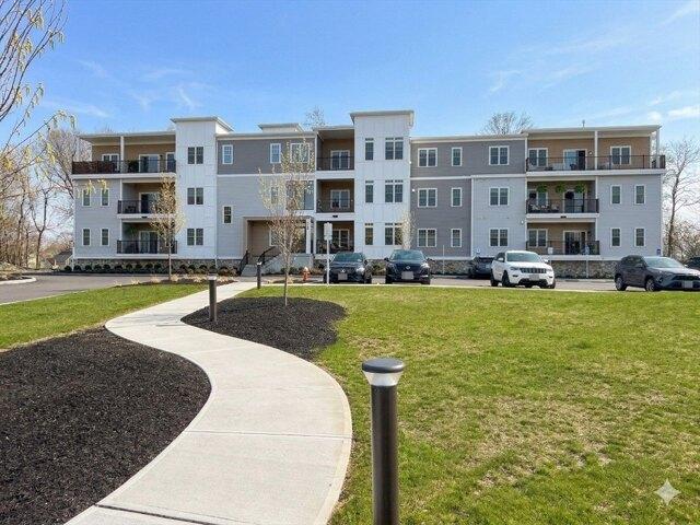 E Central St Apt,franklin, Condo For Sale