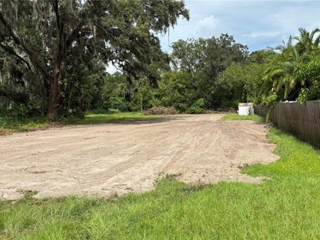 E Cherry St, Plant City, FL 33563