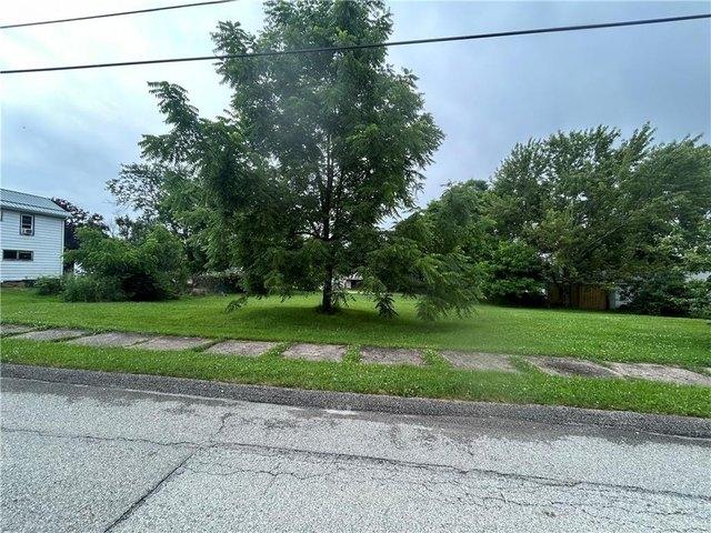 E Chestnut St, Blairsville, PA 15717