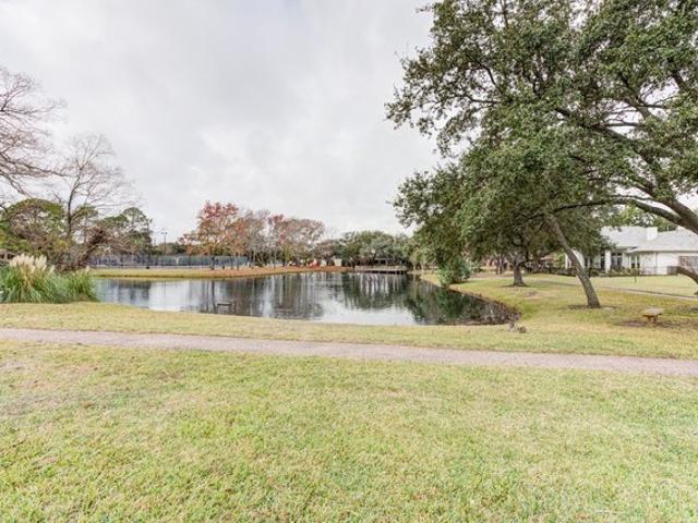 E Circle Dr, Houston, TX 77071
