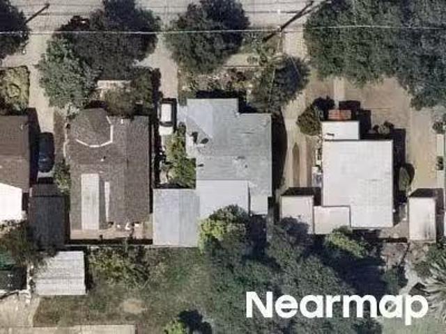 E Claremont St