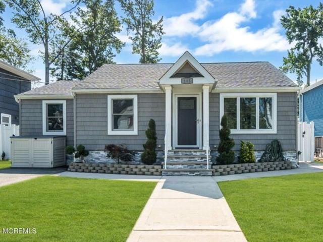 E Cliff Rd, Colonia, Home For Sale