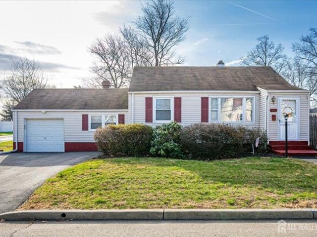 E Cliff Rd, Colonia, Home For Sale