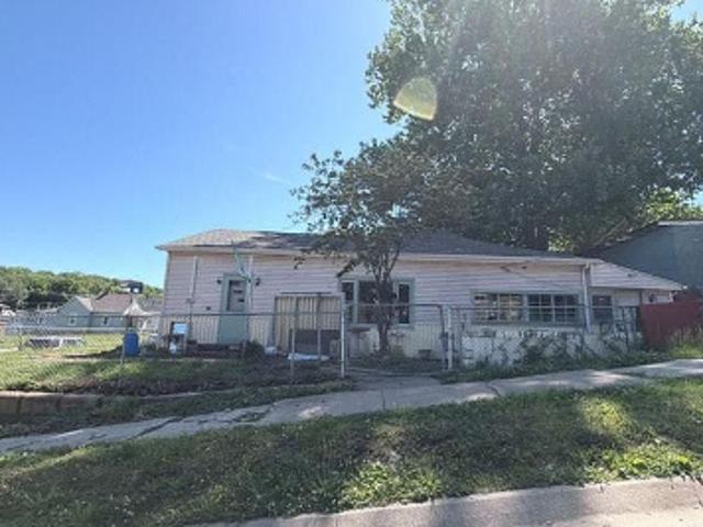 E Colorado Ave