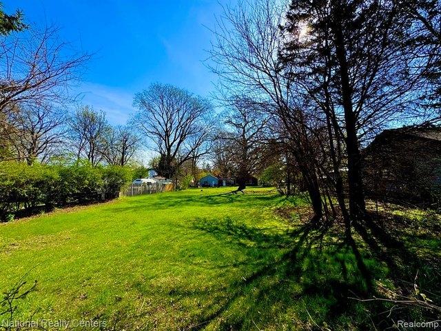 E Colwell St W, Farmington Hills, MI 48336