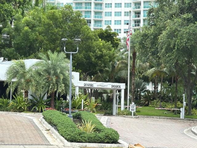 E Country Club Dr Apt 2808 09