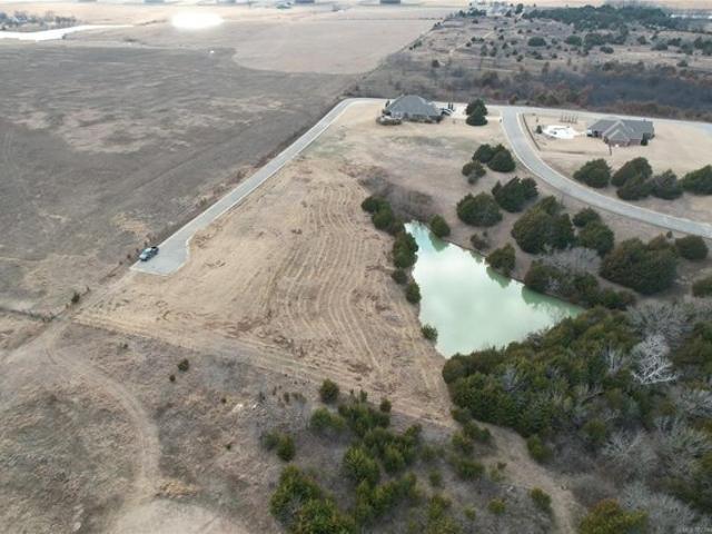 E Country Club Dr, Cushing, OK 74023