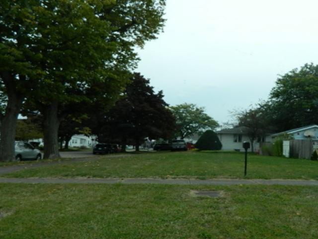 E Courtney St