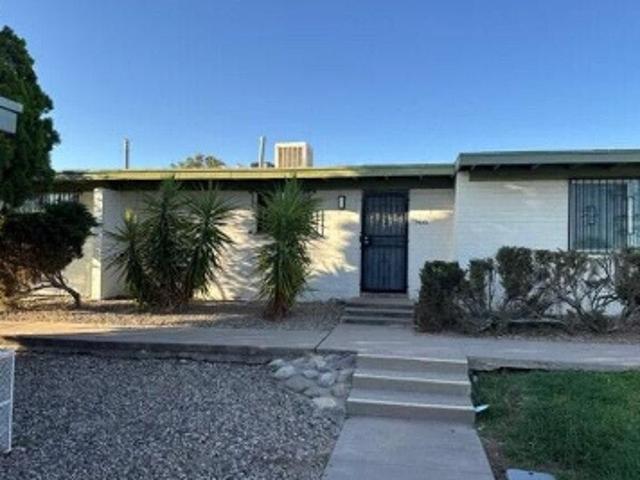 E Desert Springs Dr