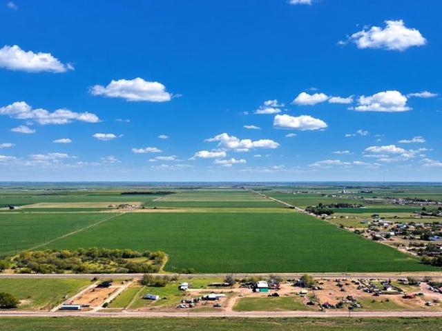 E Ellis St, Levelland, TX 79336