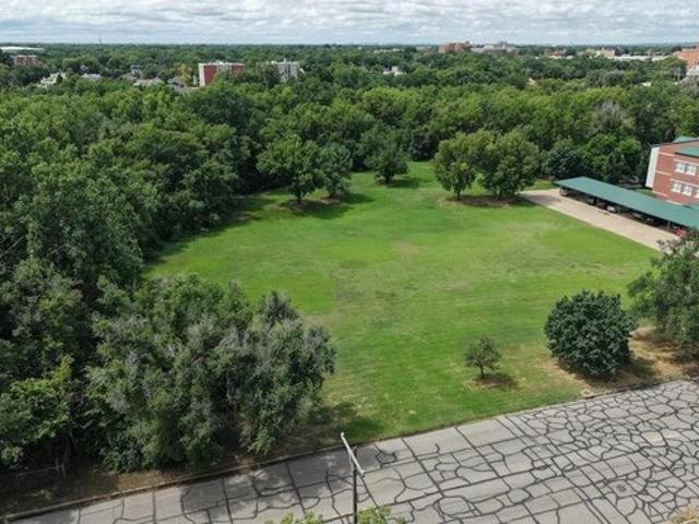 E Elm, Salina, KS 67401