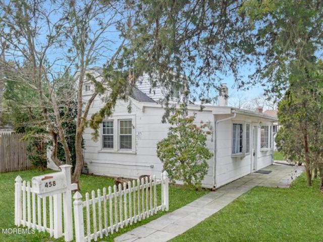 E End Ave, Brick, Home For Sale