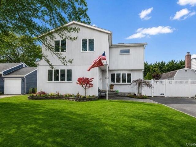 E End Ave, Hicksville, Home For Sale