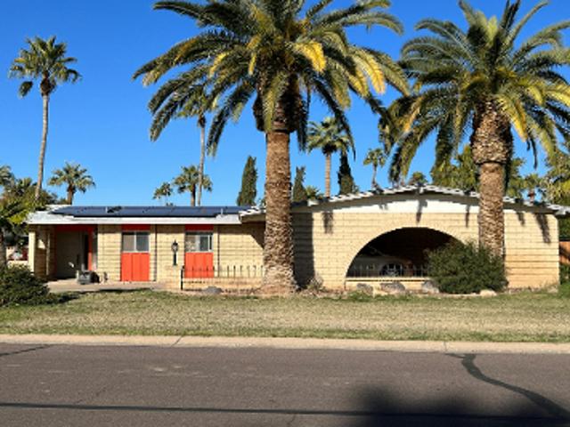 E Fairway Dr