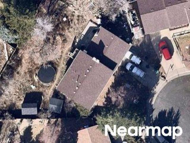 E Gunnison Pl