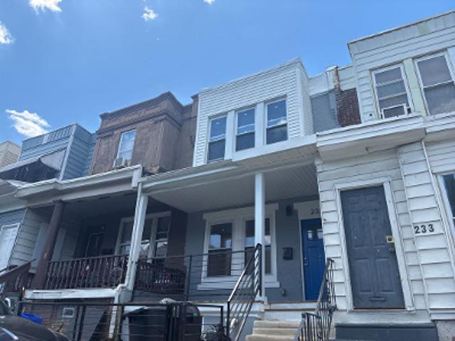 E Garrett St